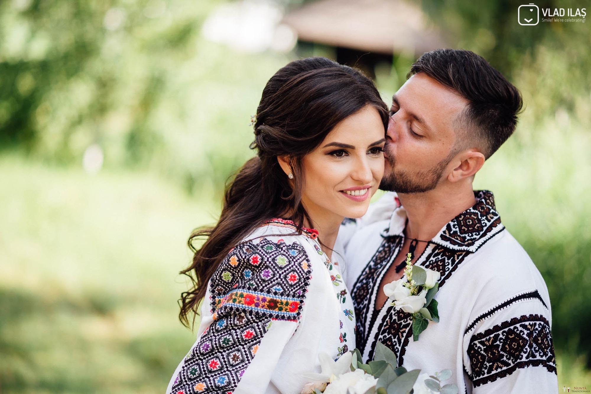 Andreia și Ionuț. Nuntă tradițională la Muzeul Satului Bucovinean ...